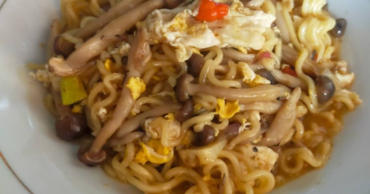 Resep Mie jamur shimeji oleh Titiek - Cookpad