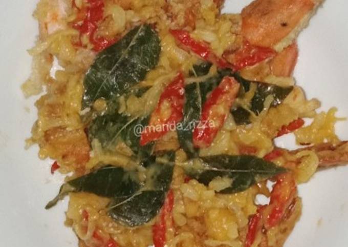 Resep Udang Telur Asin Daun Kari oleh Kitchen Manda'Riz - Cookpad