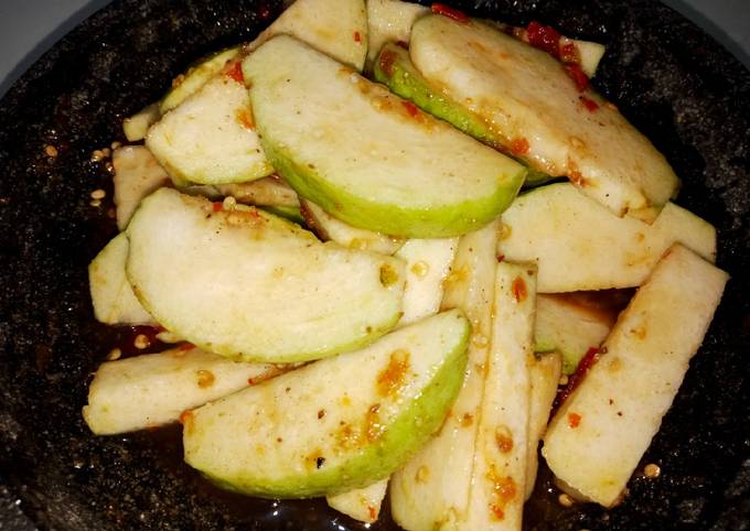 Resep Rujak Jambu Kristal By El Hallie oleh El Hallie - Cookpad