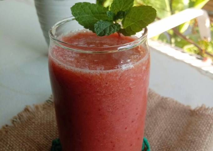 Resep Jus Strawberry & Nenas oleh Manda Evie - Cookpad