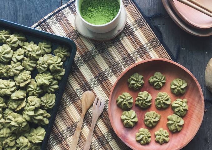 Resep Matcha butter cookies oleh Christine Triyana Djiono - Cookpad
