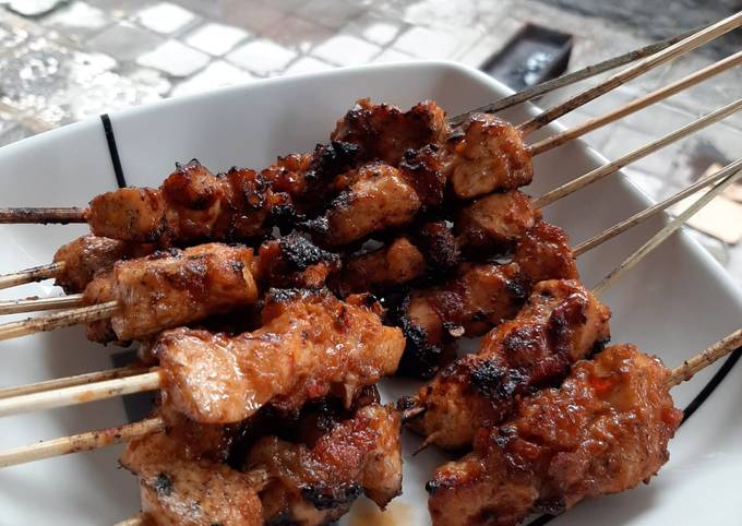 Resep Sate ayam bumbu merah oleh ni ketut suriasih - Cookpad