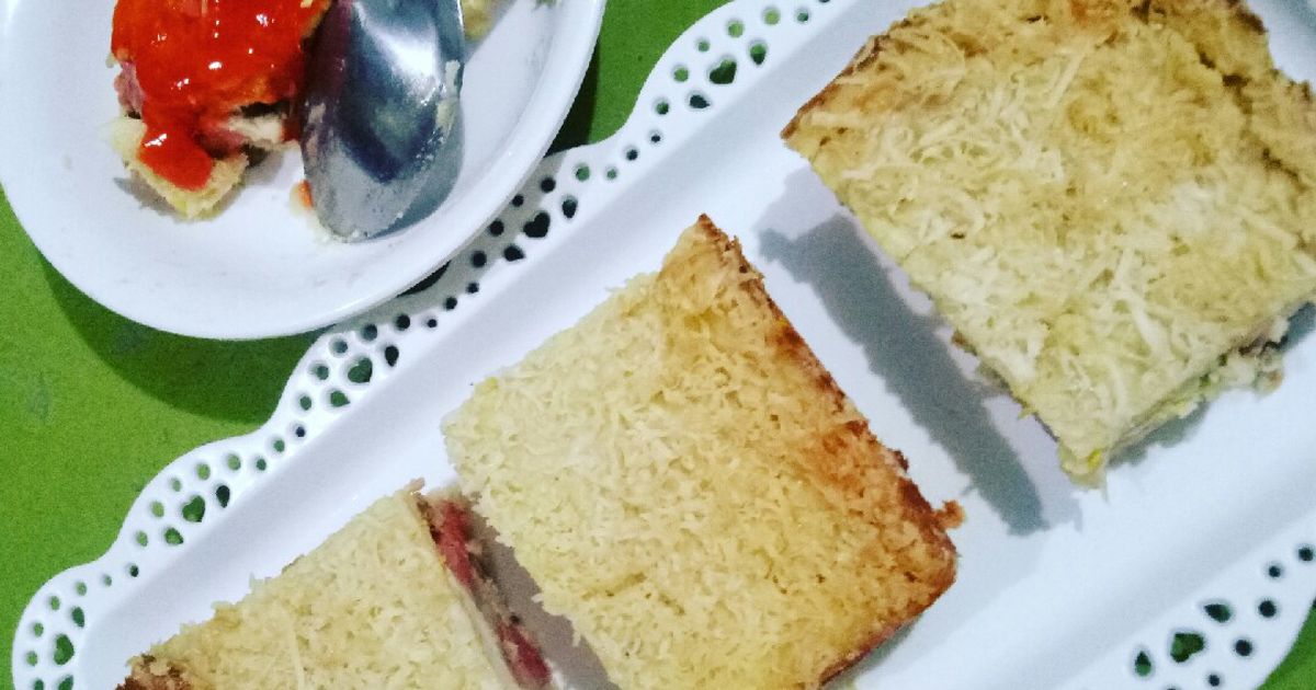 Resep Pastel Tutup Classic Cheesy oleh Grace Nangoi - Cookpad