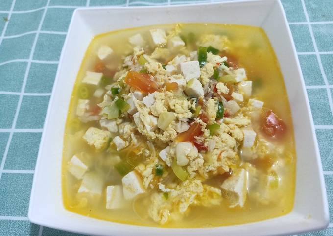 Resep Sup tahu telur tomat super simpel oleh Iza Muftiani - Cookpad