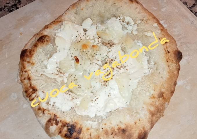 Ricetta Pizza bianca Provola, Ricotta e Pepe di CuocaVagabonda - Cookpad