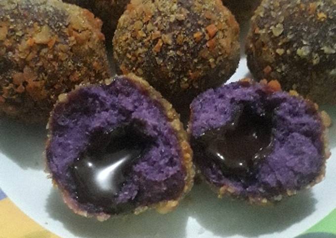 Resep Bola Ubi Cokelat Lumer (timus cokelat) oleh Meylia - Cookpad