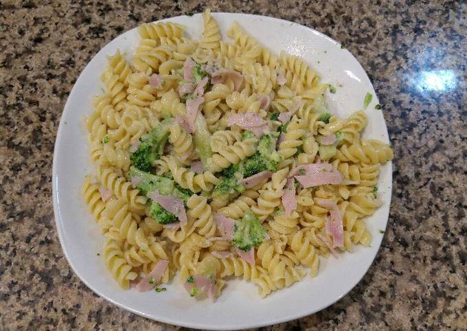 Fideos con jamón y brocoli saborizado Receta de Agustin Pandullo- Cookpad