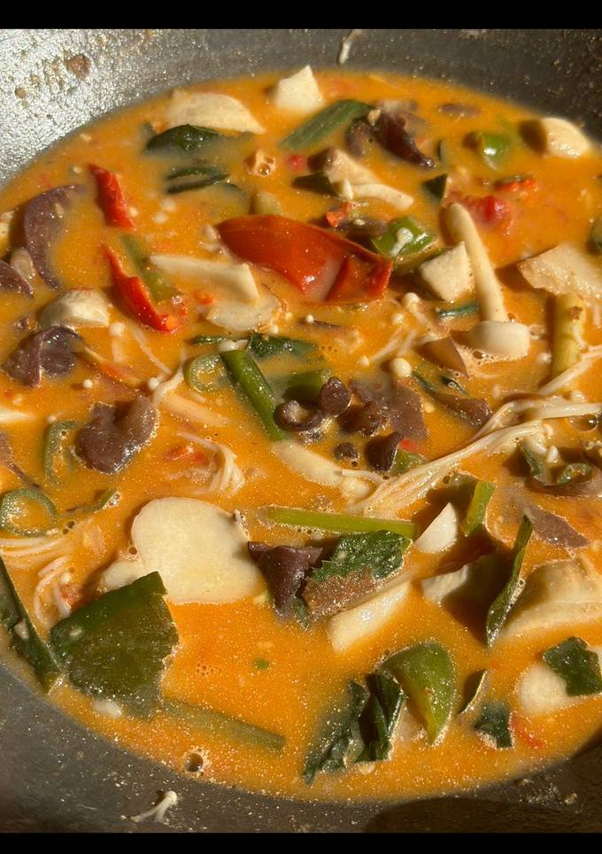 สูตร ต้มยำเห็ดรวมน้ำข้น 🥘 โดย N ลูกชิ้นปลา - Cookpad