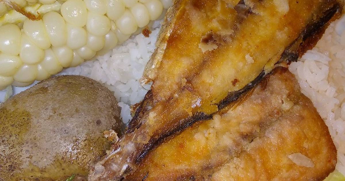 Pescadito jurel frito acompañado Receta de Mercedes Huaman Flores- Cookpad