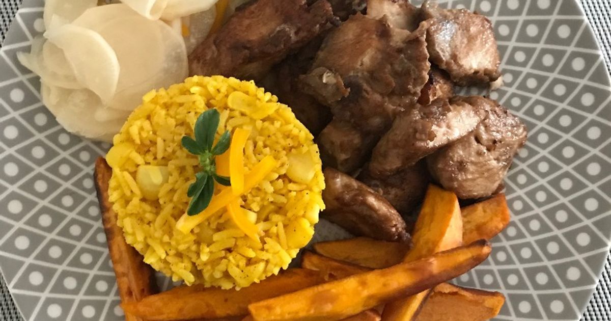 Chicharrón De Pescado Con Bastones De Camote, Arroz Con Choclo Y ...
