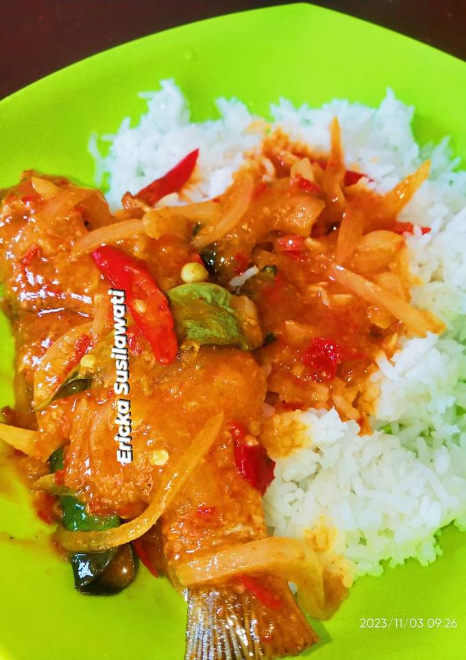 Resep Ikan saos 3 rasa (asam pedas manis) oleh Erika Susilawaty - Cookpad