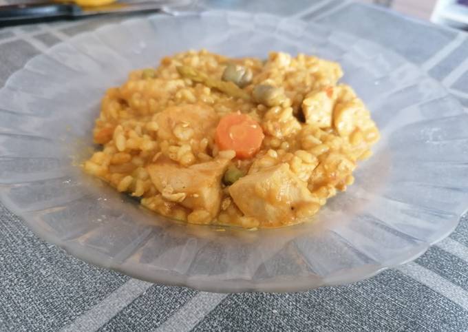 Arroz amarillo con verduras y pollo Receta de Tomy Agudo - Cookpad