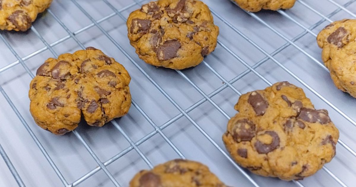 Resep Cookies Cokelat—Tanpa Mixer, Tanpa Ribet, Tetap Enak! oleh Zahrotul An - Cookpad