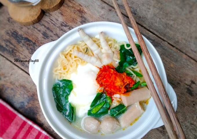 Resep Mie Rebus Kaldu Ceker Pedas oleh Mita.W#MommyFayzel# - Cookpad