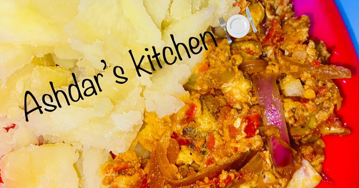 Boiled Irish potatoes with egg sauce😋 Recipe by Aisha Adam - Cookpad