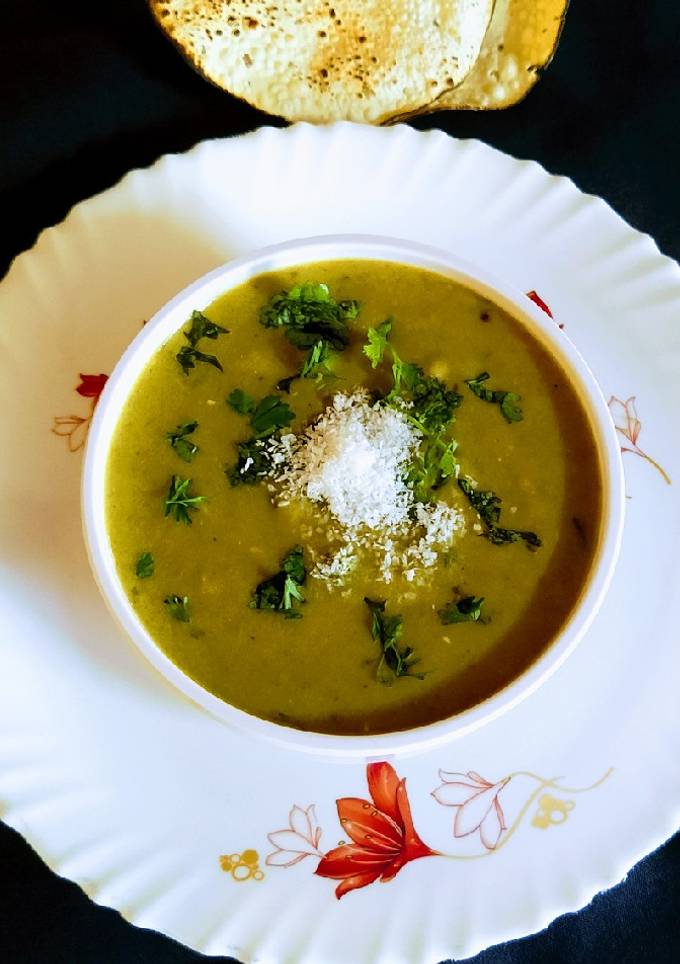 कुळीथ पिठले (kulith pithla recipe in marathi) रेसिपी लता धानापुने ...