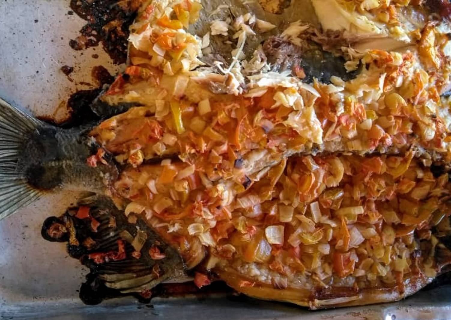 Pacu Assado recheado com tomate, cebola e Hellmann's Receita por Luiz ...