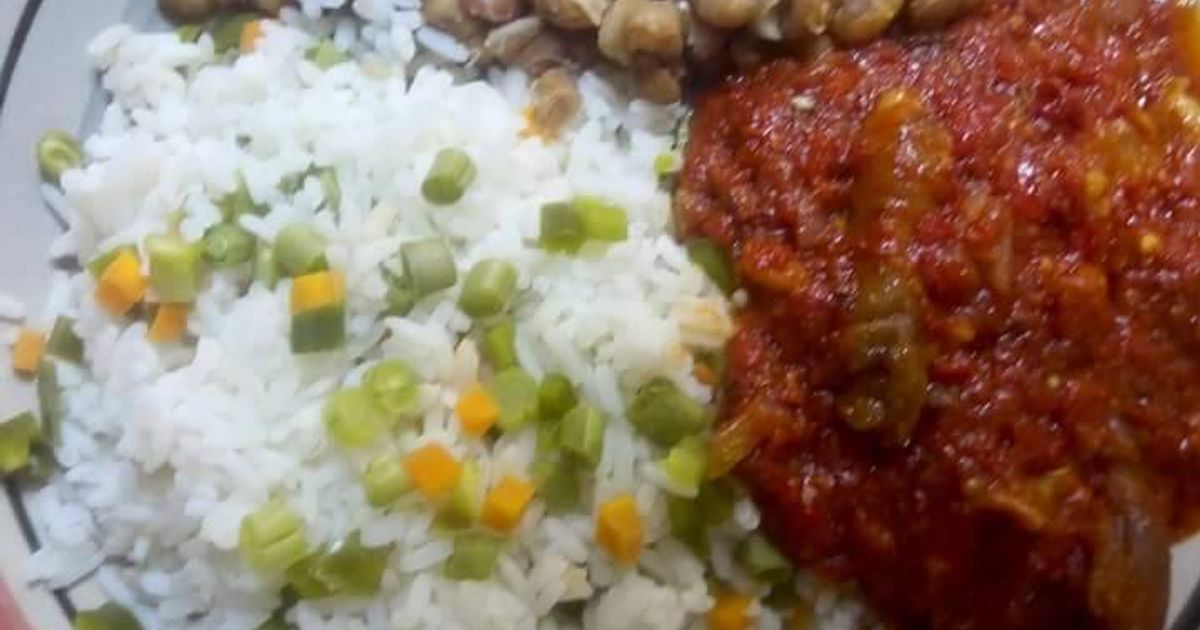 Rice Ans Beans With Tomatoe Sauce Recipe by Ayobami - Cookpad