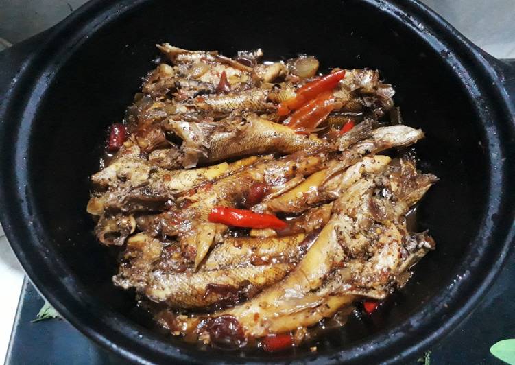 Cách Làm Món Cá chai trứng kho tiêu của Nhung Zi - Cookpad
