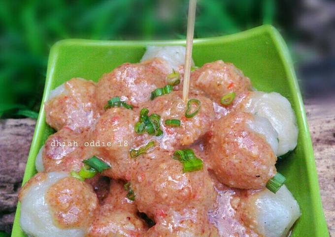 Resep Cilok saus kacang oleh Dhiah Oddie - Cookpad