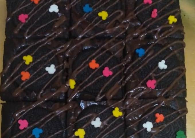 Resep Brownies topping oreo oleh Okiana Wahyuni - Cookpad