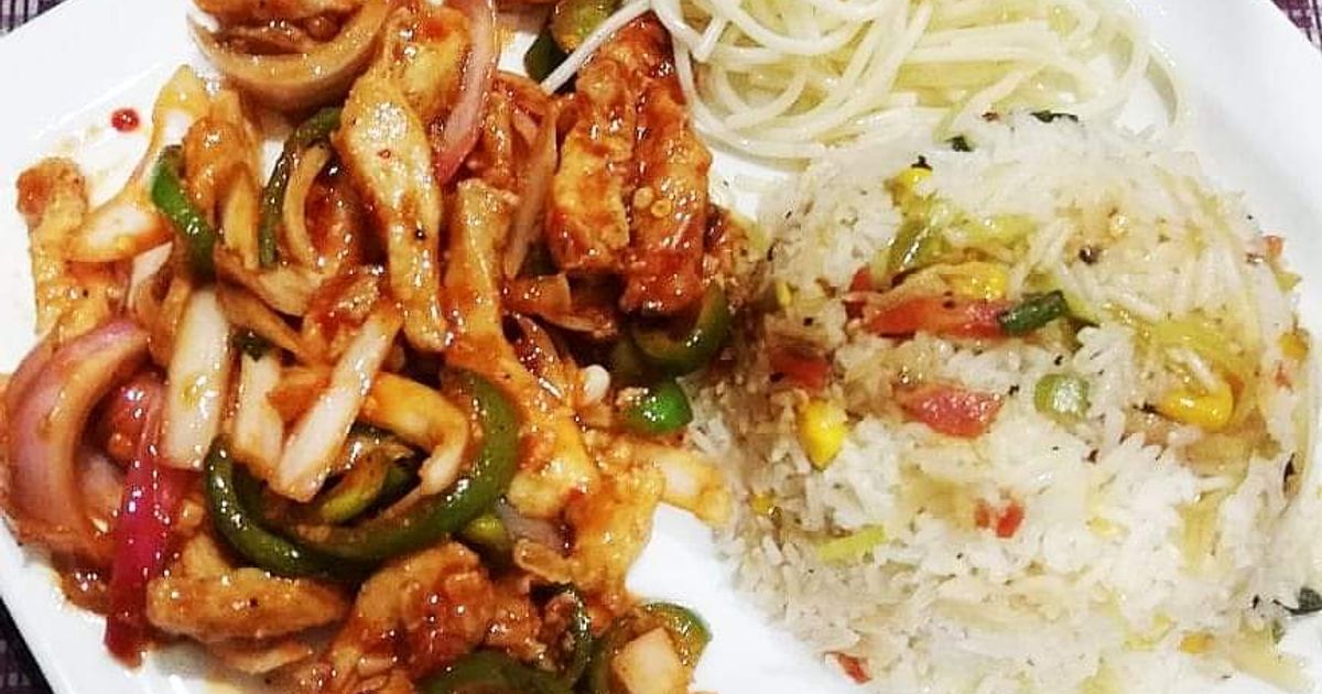 Chicken Chilli Dry With Fried Rice And Noodles Recipe by Zainab Aftab ...