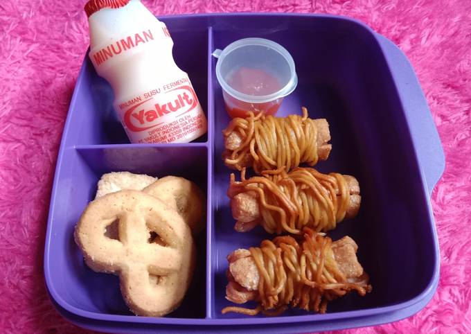Resep Sosis gulung mie (bekal sekolah) oleh Vivi Alesha - Cookpad