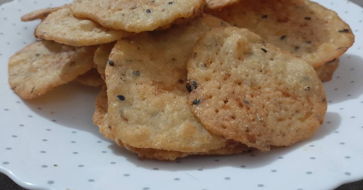 Hiral Pandya Shukla દ્વારા રેસીપી આલુ મઠરી (Alu Mathari Recipe In ...