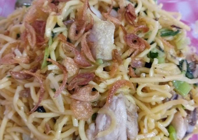 Resep Mie kuning goreng sederhana oleh Wulan Ajeng - Cookpad