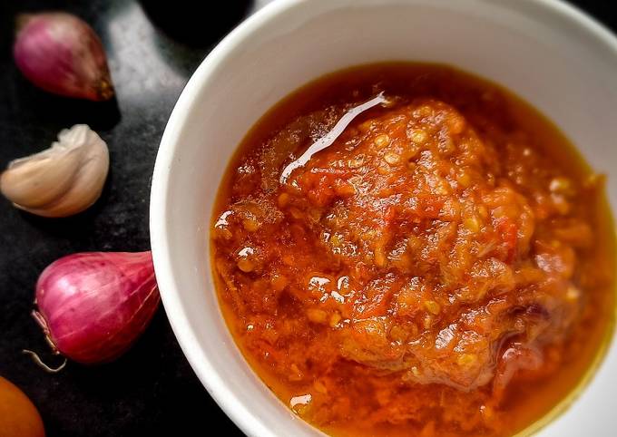 Resep Sambal Tomat (sambal mateng) oleh Aprilia Hapsari - Cookpad
