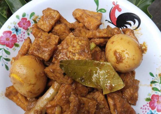 Resep Semur telur tahu tempe oleh Dhelly - Cookpad