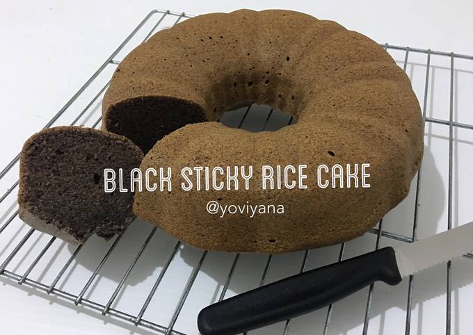 Resep Black sticky rice cake oleh yovi yana - Cookpad