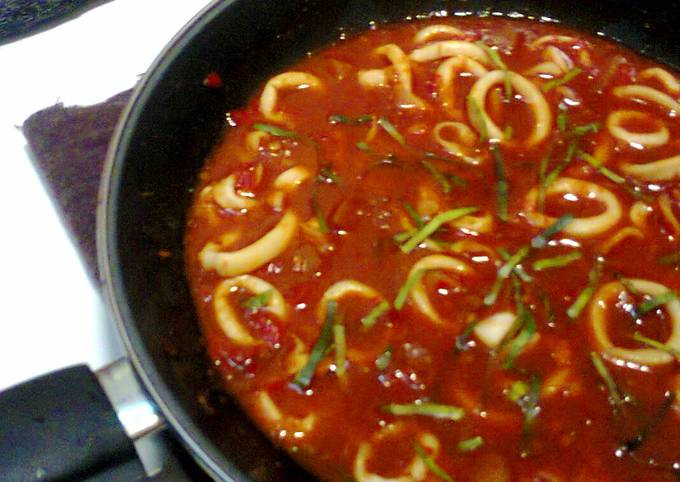 Resep Cumi Saus Merah oleh Ibunda Chayra Chavaro - Cookpad
