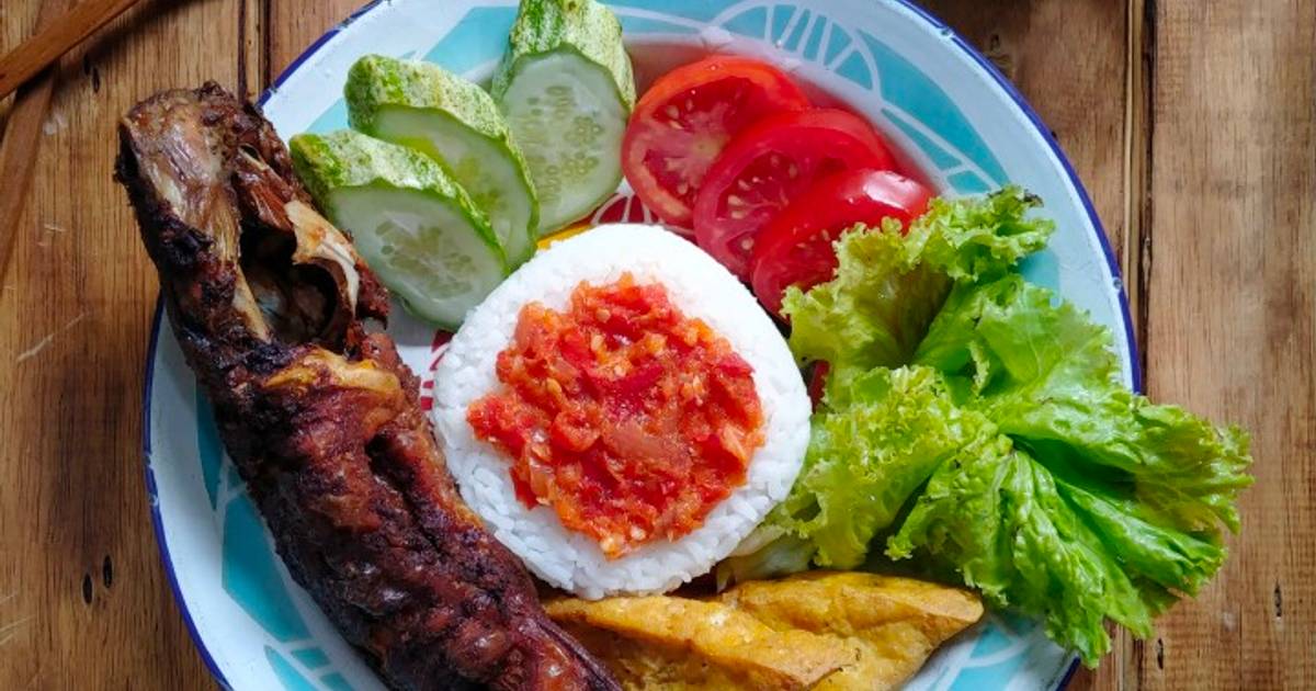 Resep Sego Lele Sambal Bawang oleh Mita.W#MommyFayzel# - Cookpad
