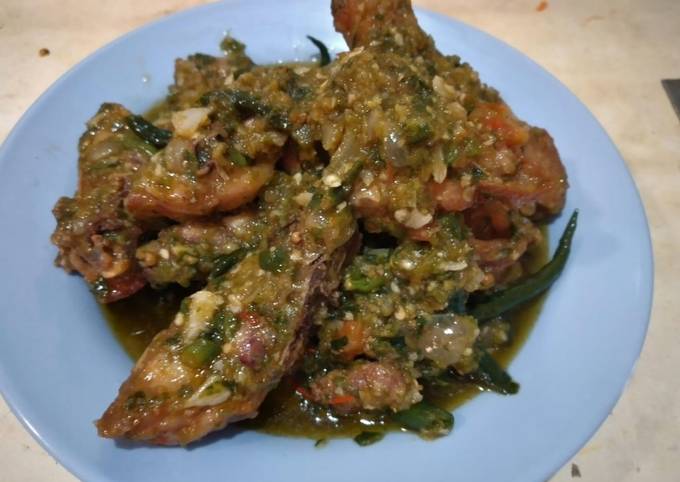 Resep Ayam Cabe Hijau oleh marissca bangun - Cookpad