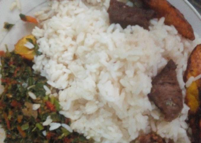 White rice, vegetable, plantain and fried beef Recipe by stellagodstime ...