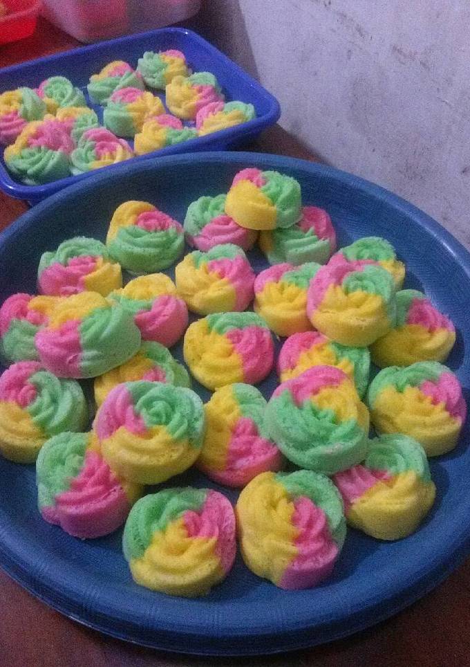 Resep Bolu kukus bunga Rose santan oleh Mier_Yanti - Cookpad