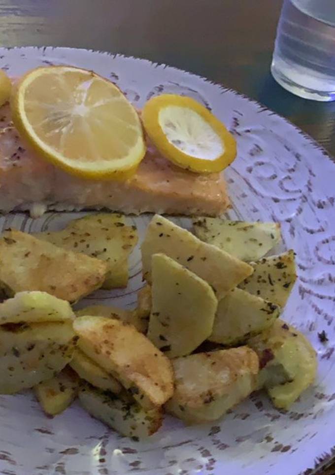 Salmón al horno con papas Receta de Valeria Cecilia Polo- Cookpad