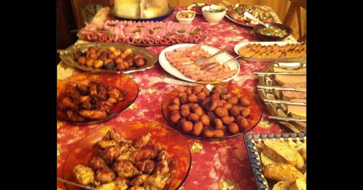 Buffet Dînatoire : Bouchées Au Fromage Porc Au Caramel Wings De Poulet ...