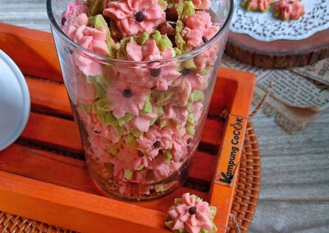 Resep Kue Semprit Bunga Cantik oleh MomsQueenKitchen - Cookpad