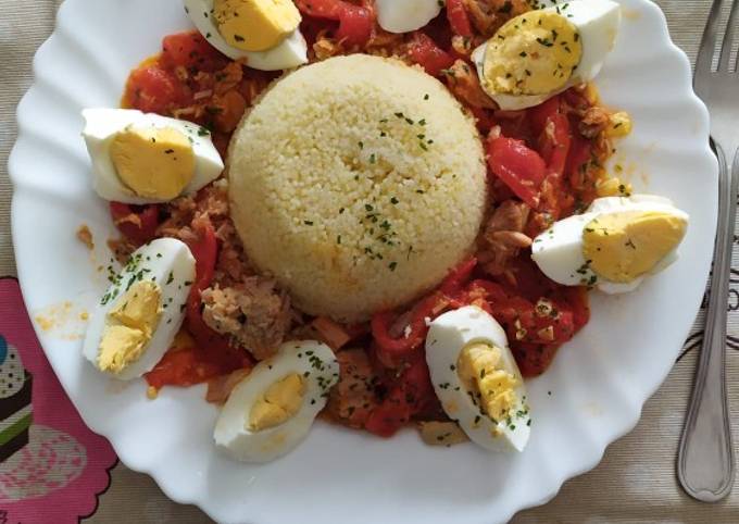 Cuscús con tomate pimientos piquillo atún y huevo Receta de María ...