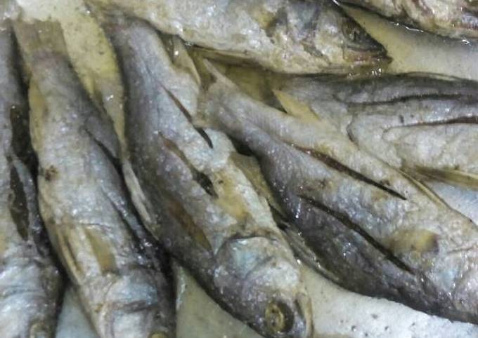 Fried small fish Recipe by verona - Cookpad