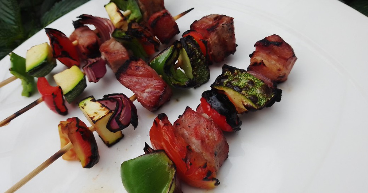 Brochetas De Res Y Tocino 🍢🐷 Receta de Ariadna Acevedo Miguel- Cookpad