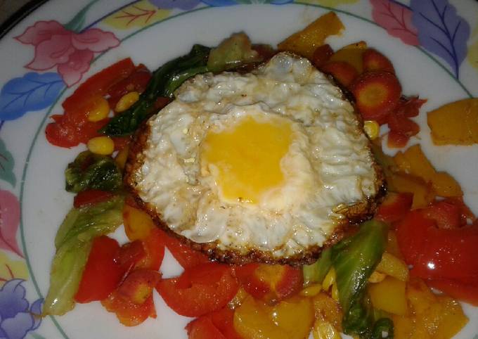 Roasted veggies with sunshine egg Recipe by Somali Paul - Cookpad