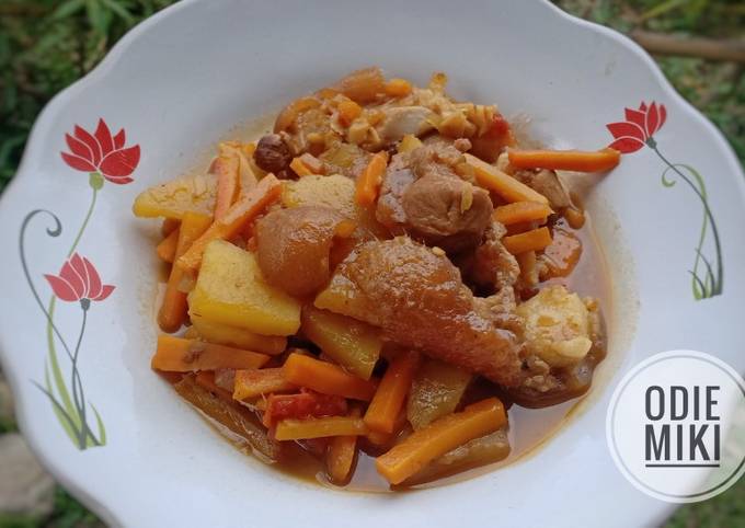 Resep Semur Kentang & Kaki Babi oleh Jodie Mikidori - Cookpad