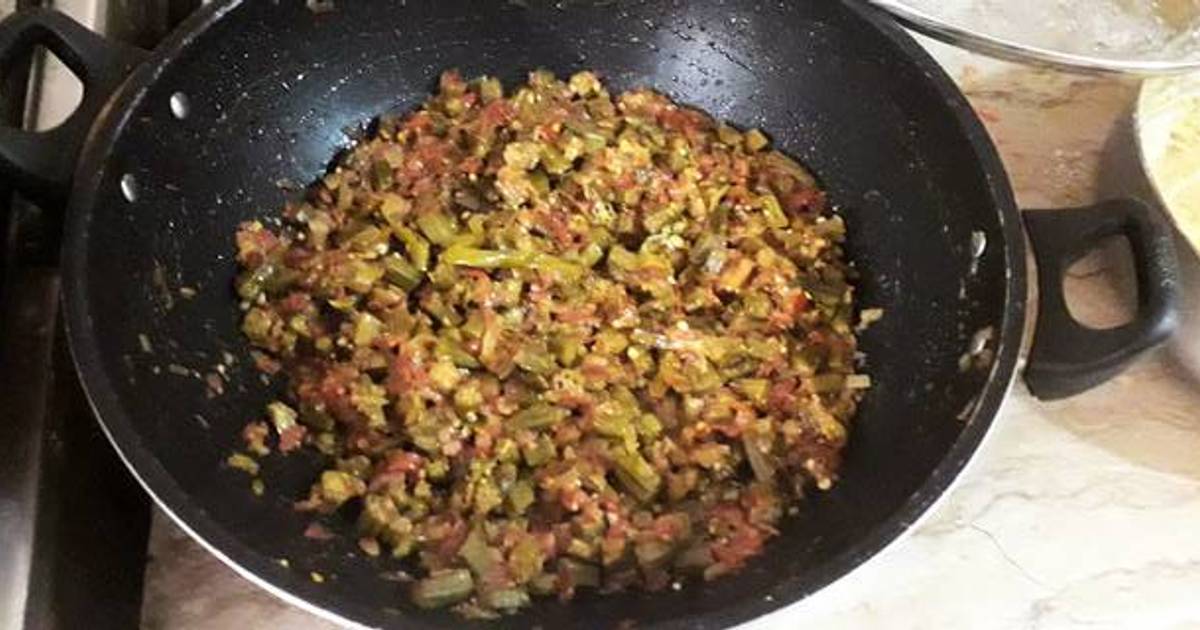 Bhuni Bhindi With Onion and Tomatoes Recipe by Razia Musani - Cookpad