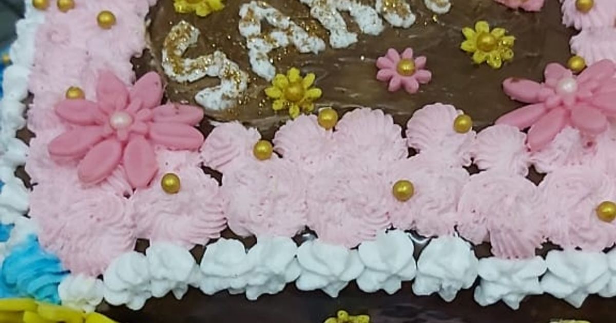 Cake With Meringue Buttercream Frosting & Fondant Flowers Recipe by ...