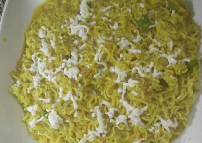 Cheesy Maggie noodles Recipe by Nipi Arora - Cookpad