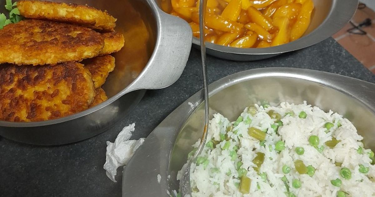 A Childrens Diner: Crispy Chicken, Peaches And Rice Recipe by Annik B