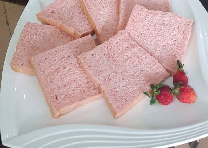 Resep Roti tawar strawberry yogurt oleh Sufie Ethika - Cookpad